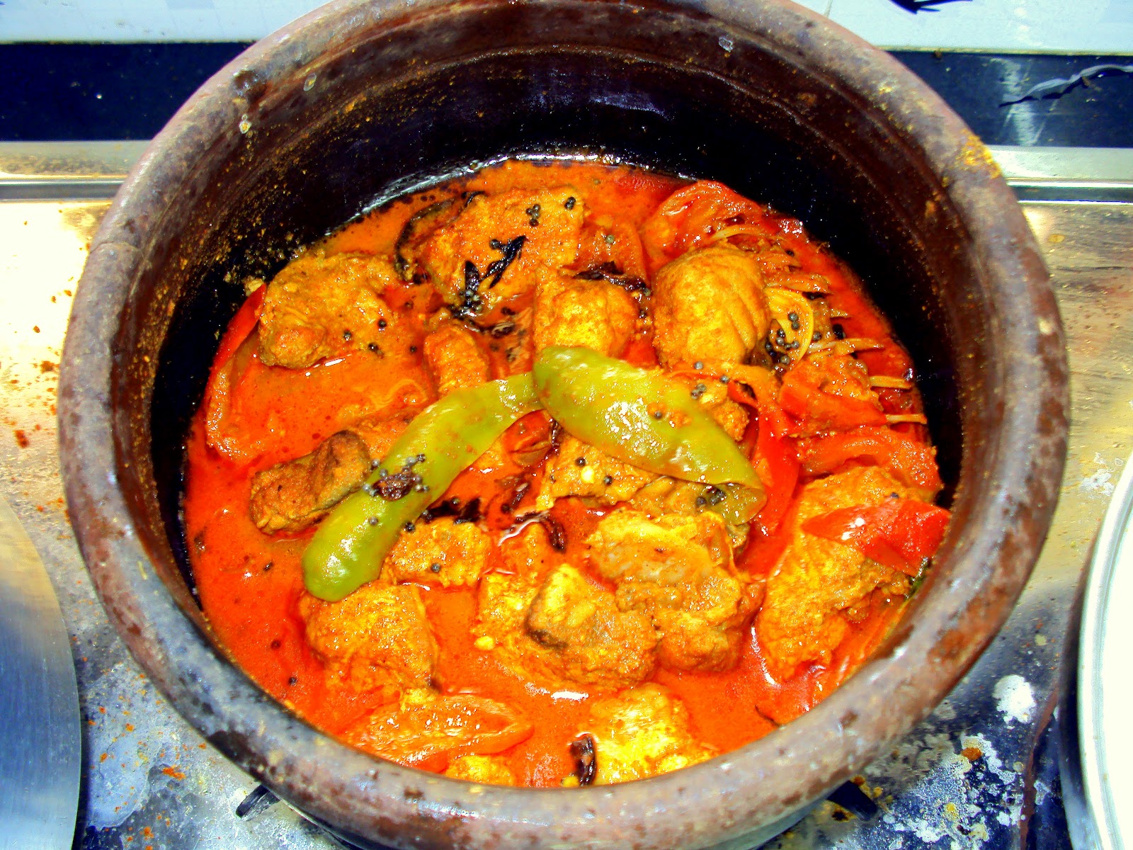 Rasoi (Cooking Experiments/Recipes): Nadan Chatty Meen Curry(Fish Curry)