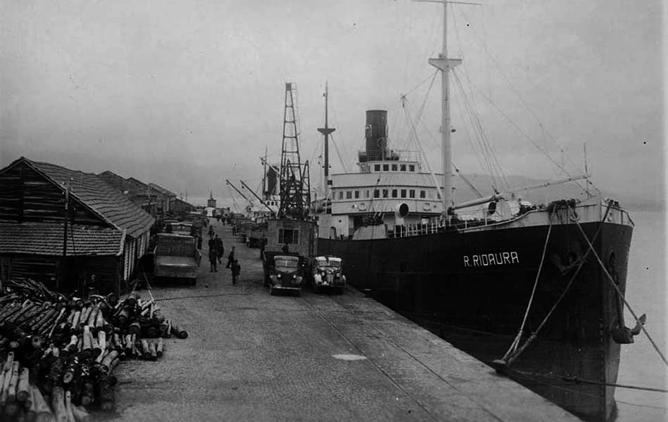 cousasdecarragal: MARÍN. EL PUERTO DE CABOTAJE Y BOFILL. POR ANGEL G ...