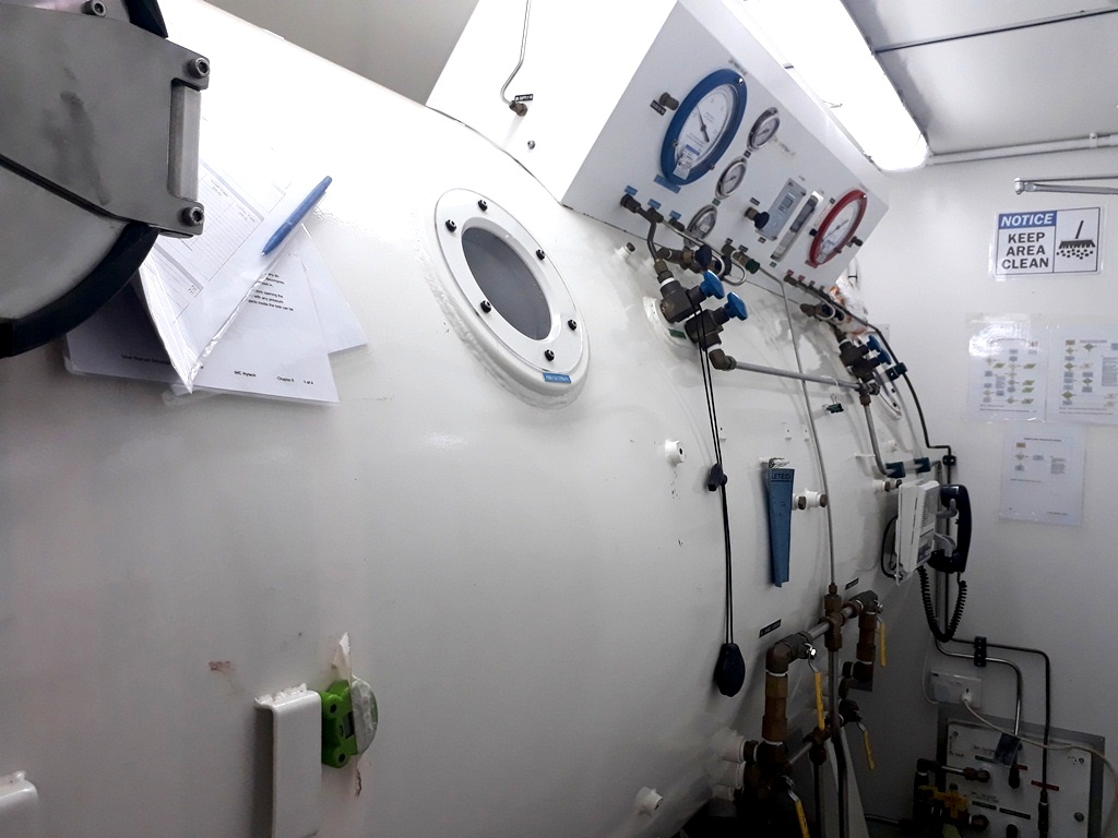 Mengenal Peralatan Pendukung Menyelam Diving Decompression Chamber (DDC ...