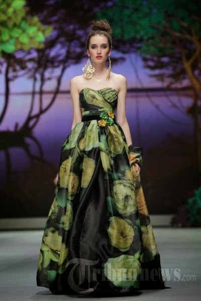 20+ Konsep Terkini Model Kebaya Ivan Gunawan