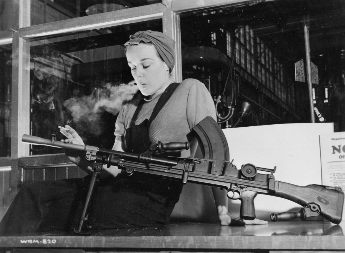 Pictures of Veronica Foster – Ronnie the Bren Gun Girl and the ...