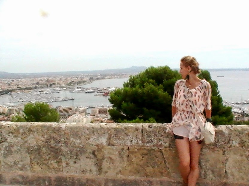 Ebony Vintage: Vamos a jugar en el sol con DTS Travel Agency