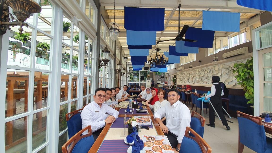 Equatore rooftop cafe palembang: sensasi makan di ketinggian - Info ...