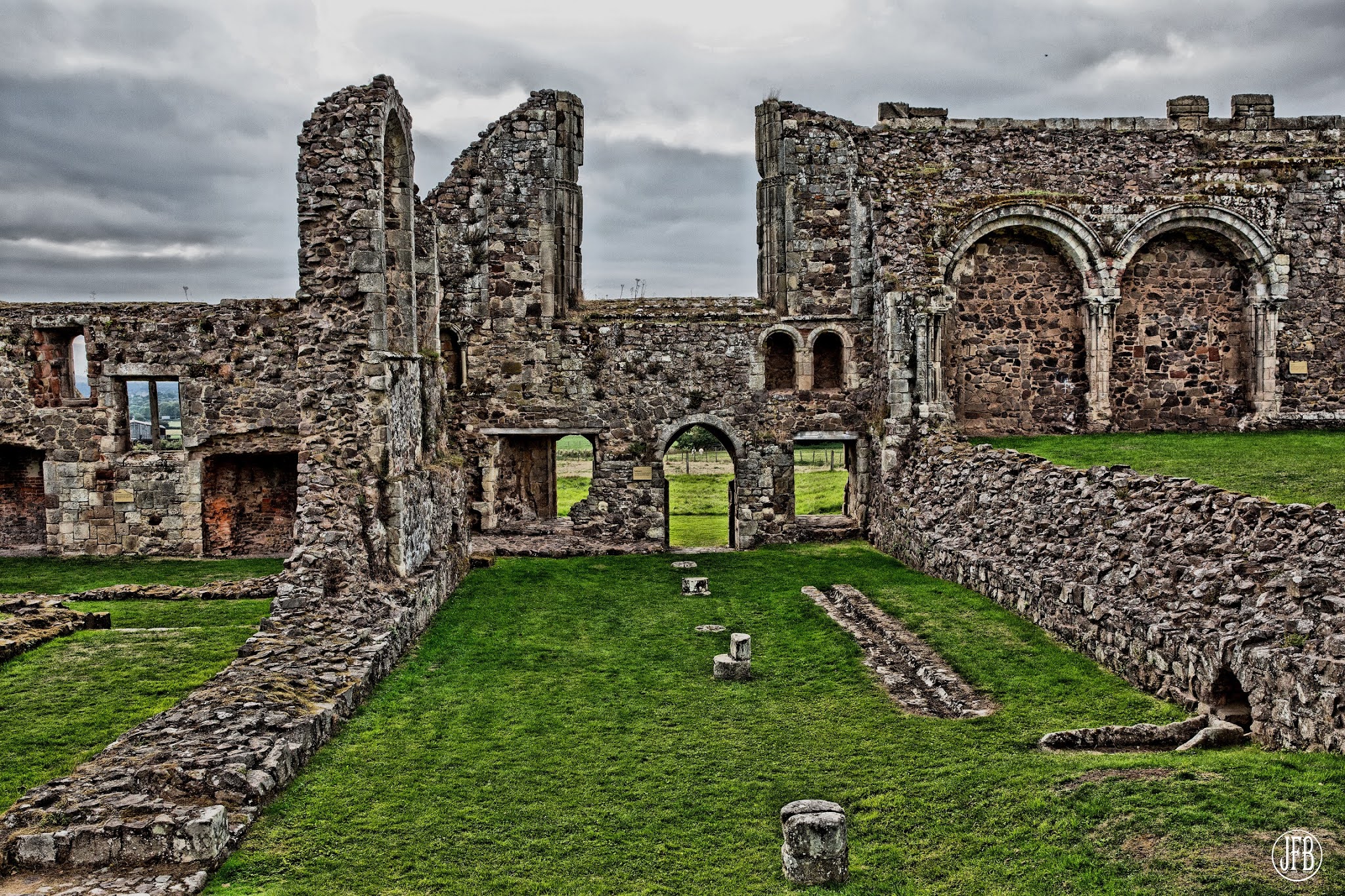 L'art roman ; passionnément: l'abbaye de Haughmond; une vision poétique ...