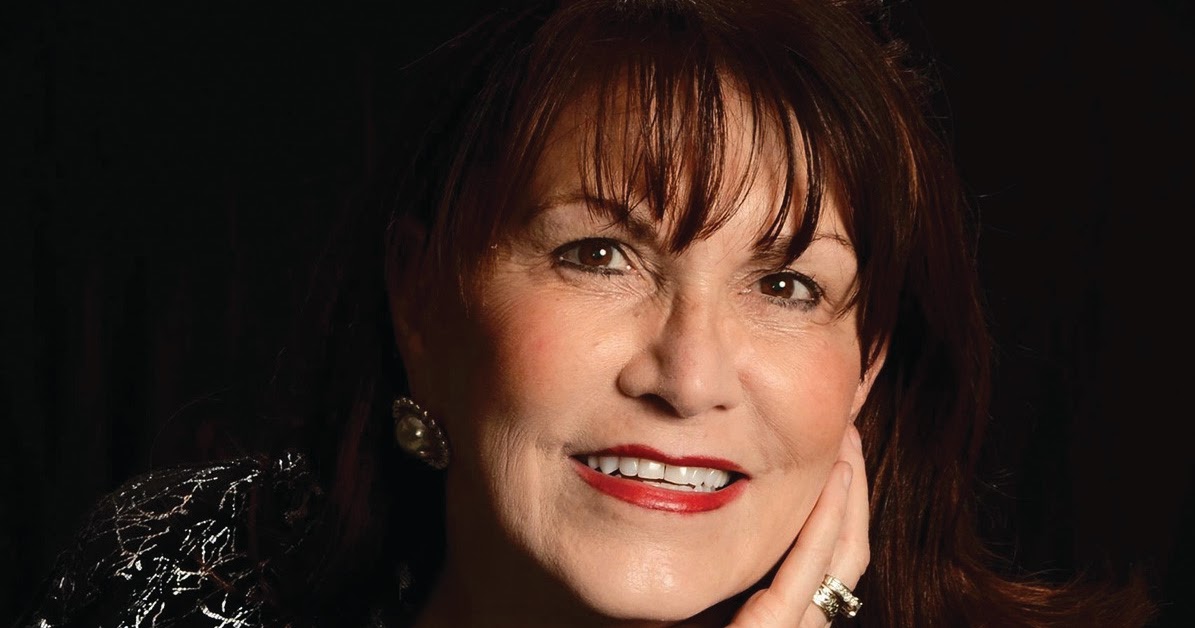 Robin Flores to Receive the LCCC Collegiate Award of Distinction