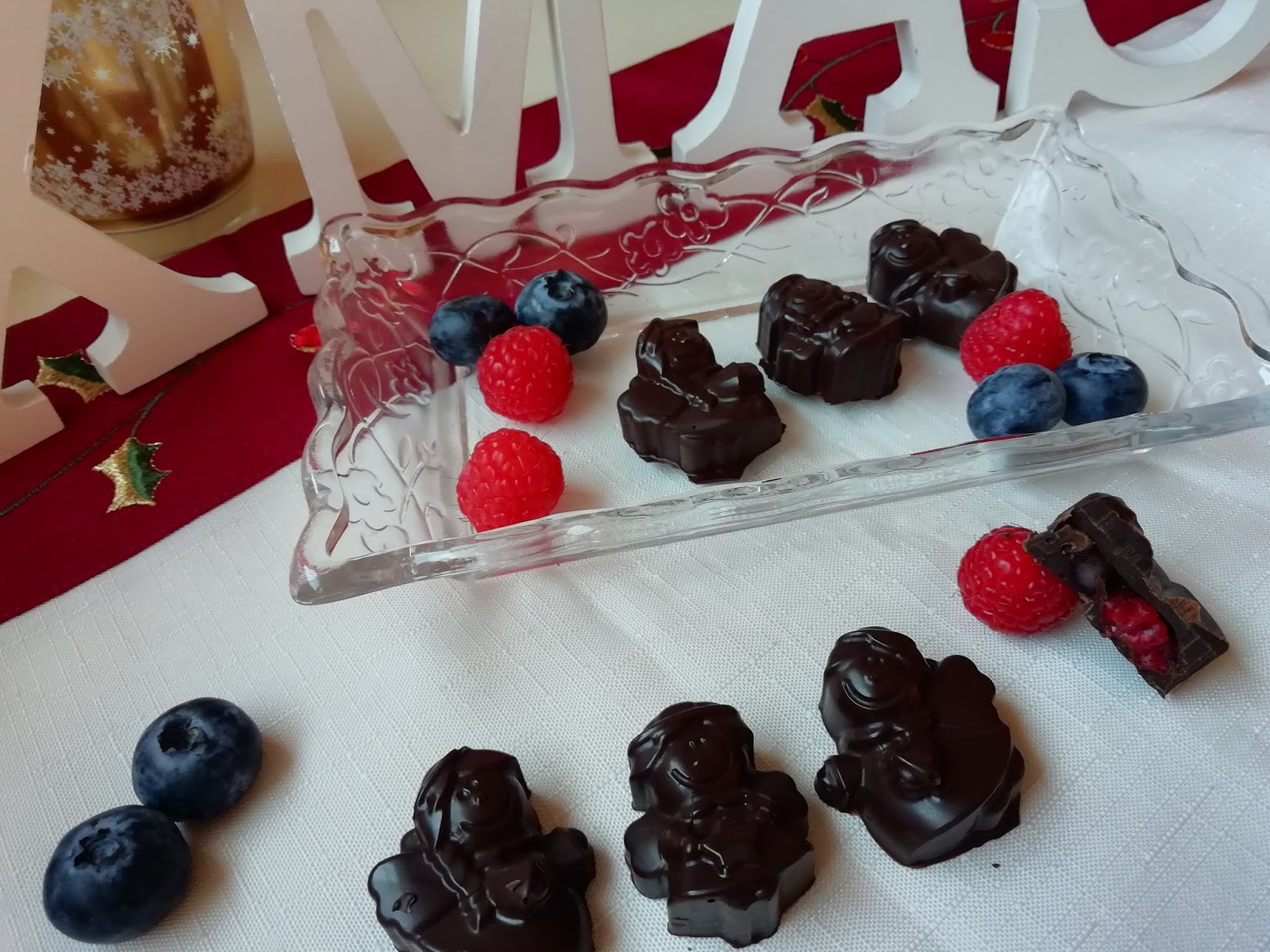 Llueve en mi cocina: Bombones de chocolate y frutos rojos