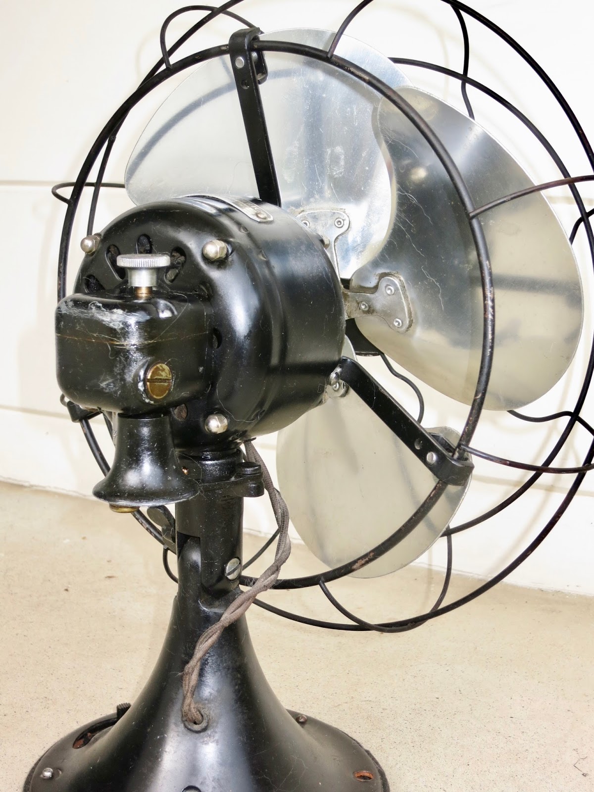 Early Electric Fans (Be sure to check the ARCHIVE on sidebar at right)