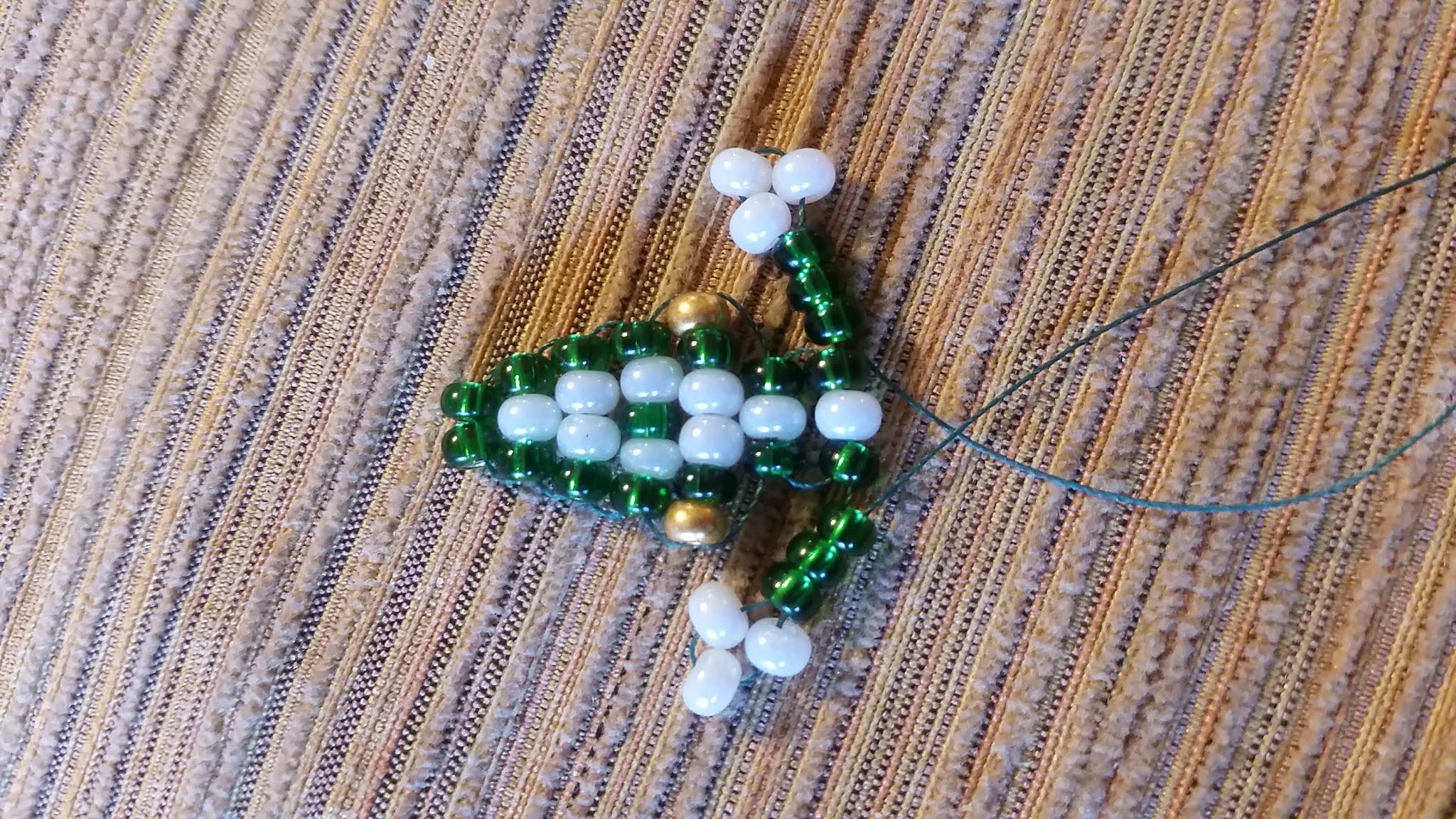 Cutoff Crafts: DIY: How To Make A Beaded Lizard (With Pictures)