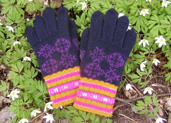 Yllep`s handicrafts: Muhu mustritega kindad.