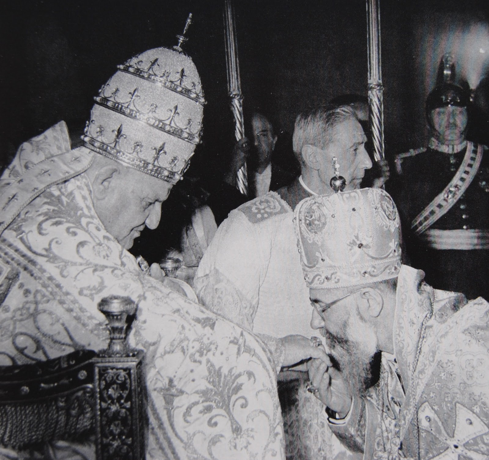 A Tiara papal ou Triregnum