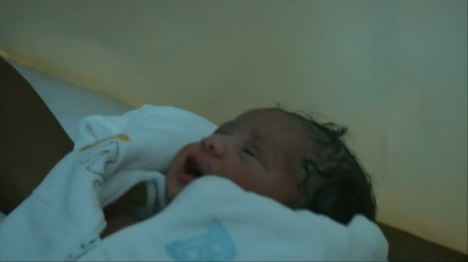 Gender and the sea: Giving birth to babies at sea