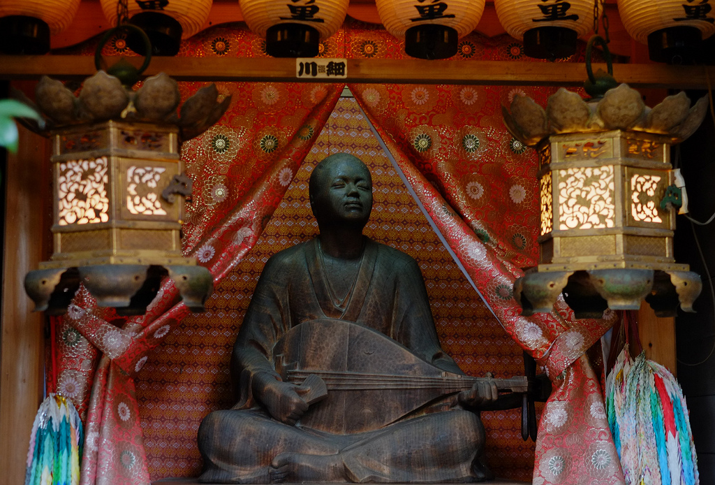 Cuentos de un lugar lejano: MIMINASHI HOICHI