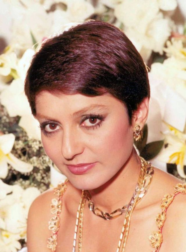 40 Fascinating Photographs of Googoosh, One of Iran's Biggest Pop Stars ...