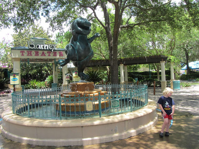 A Day In The Park With Barney: Extinct Universal Tribute