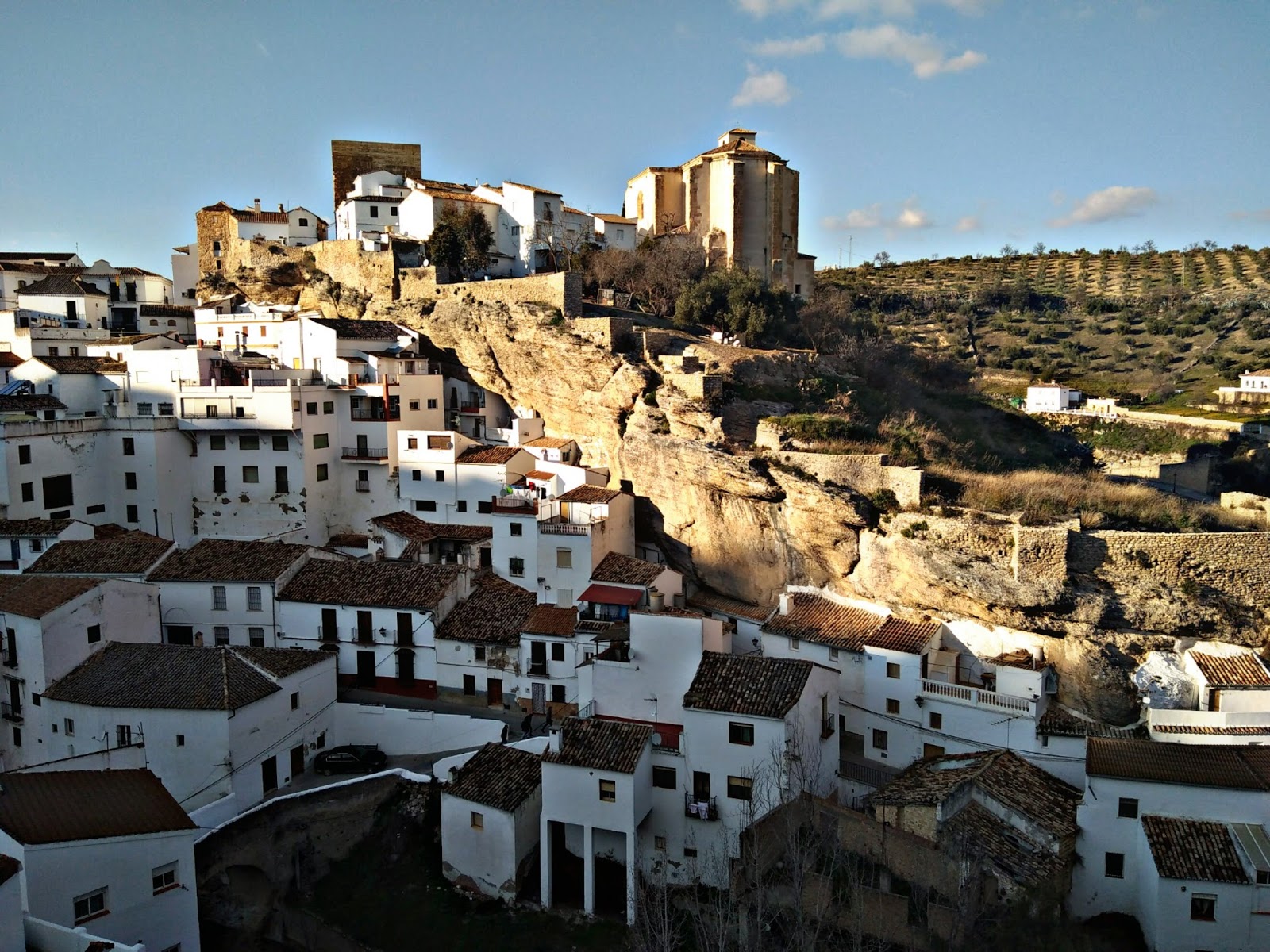 Setenil de las Bodegas y sus Casas Cueva