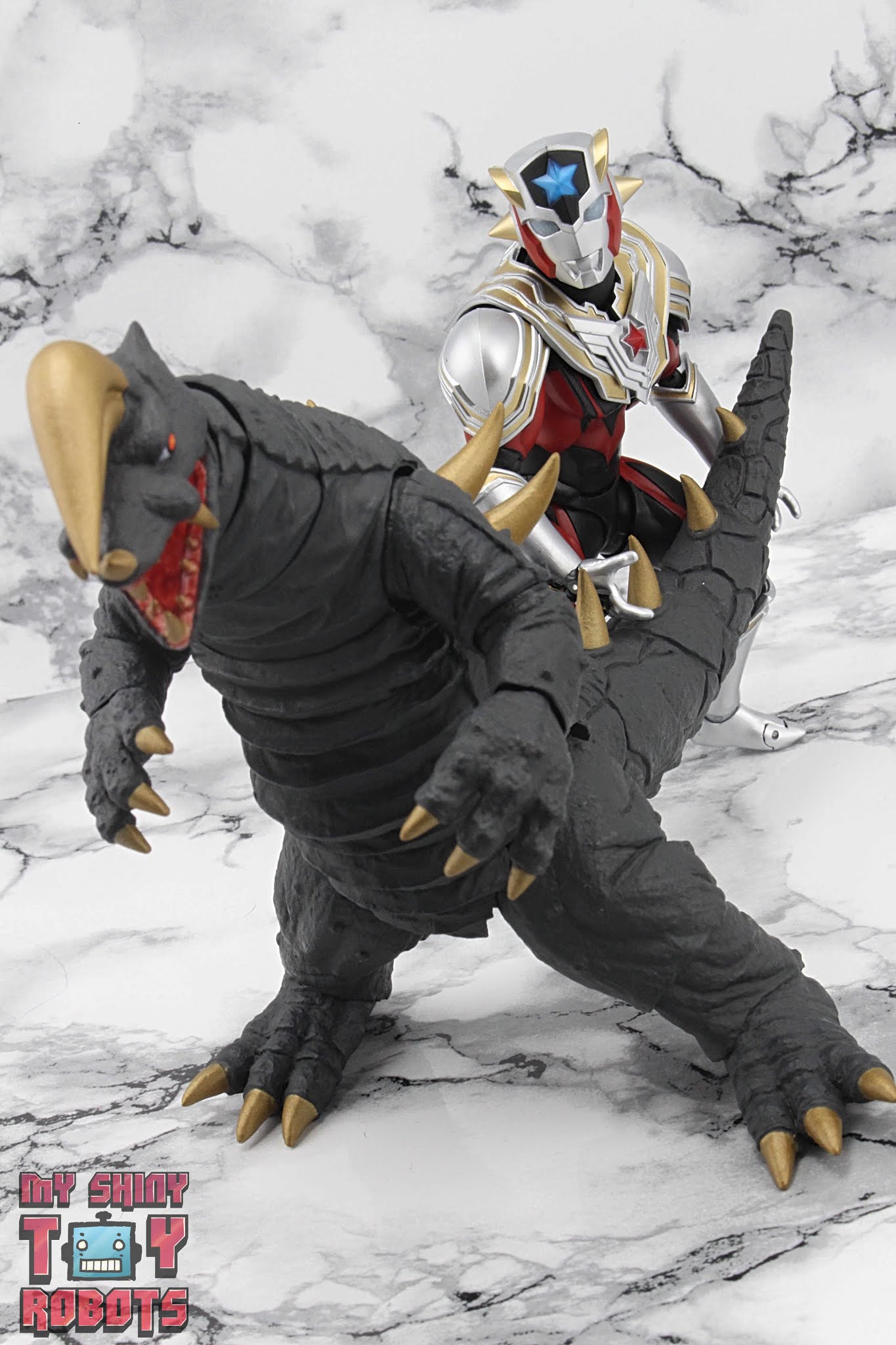 My Shiny Toy Robots: Toybox REVIEW: S.H. Figuarts Ultraman Titas