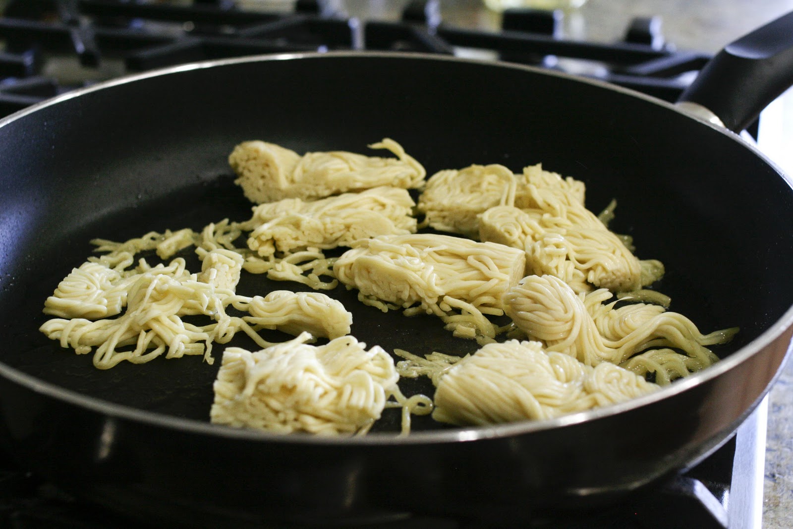 FOODjimoto: Yakisoba Egg Rolls