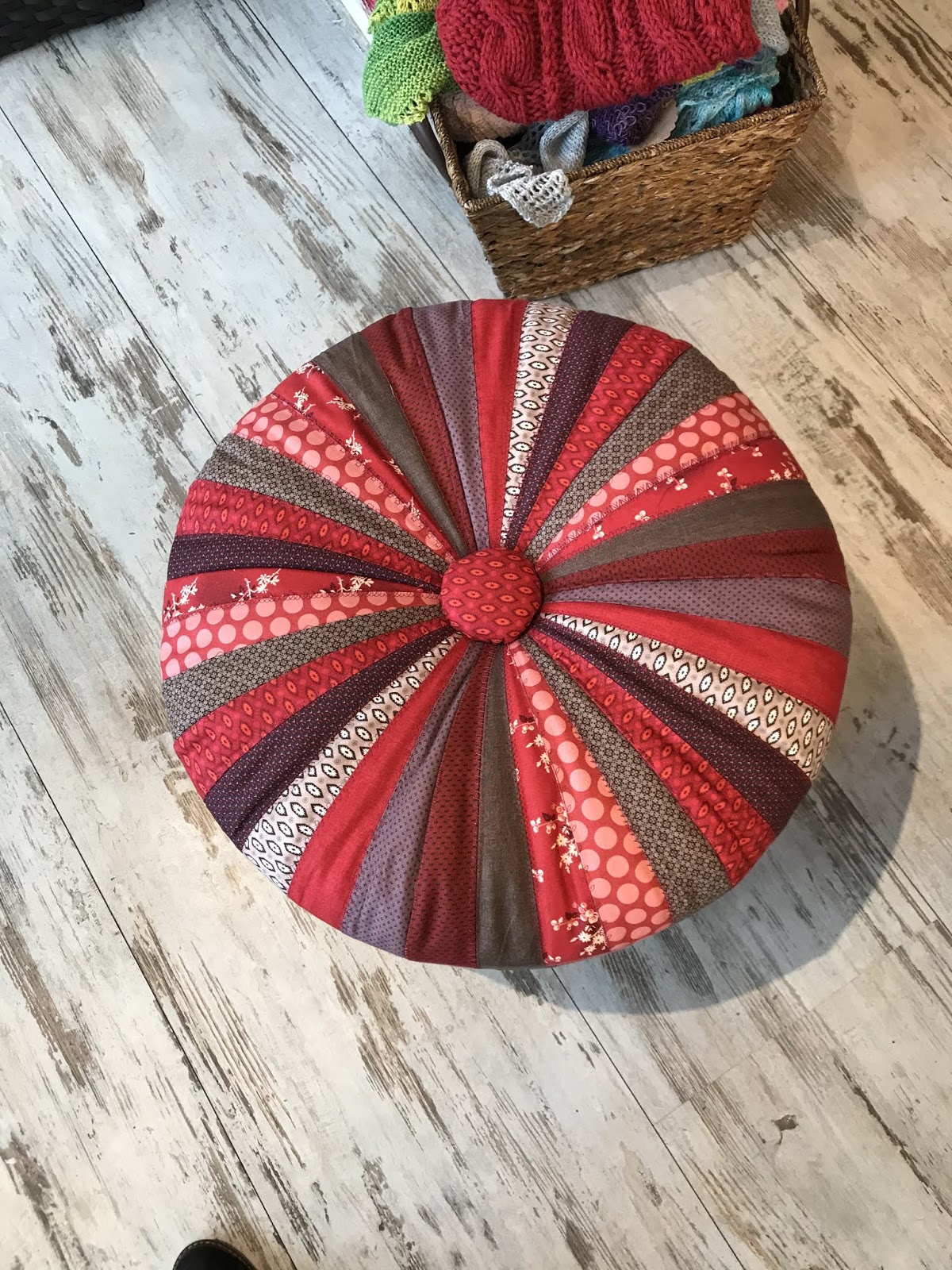 ArianeB Handmade: Mein erster Tuffet