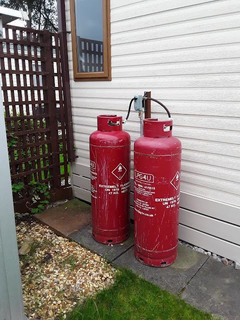 A Smaller and Simpler Life: The Magic Gas Cylinder