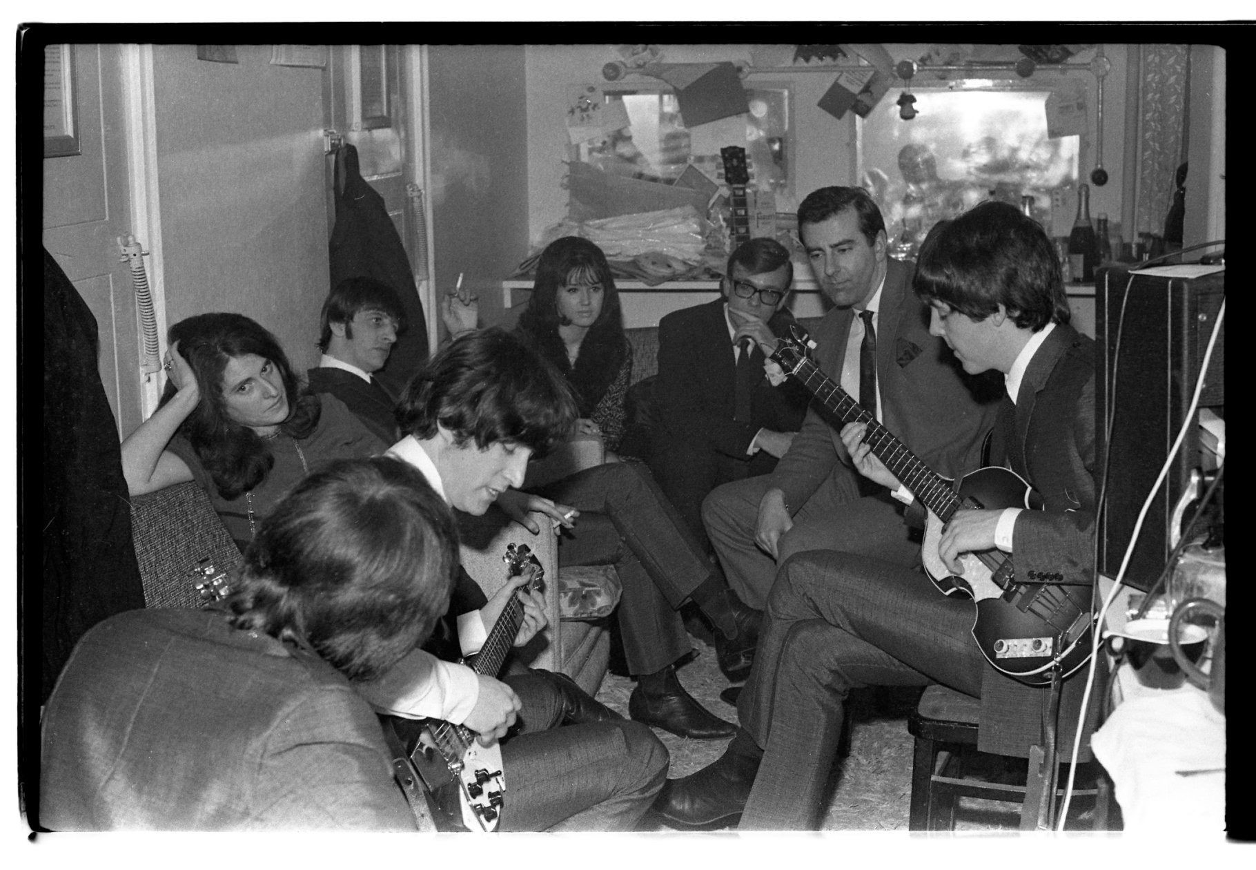 Meet the Beatles for Real: Backstage during Christmas Show