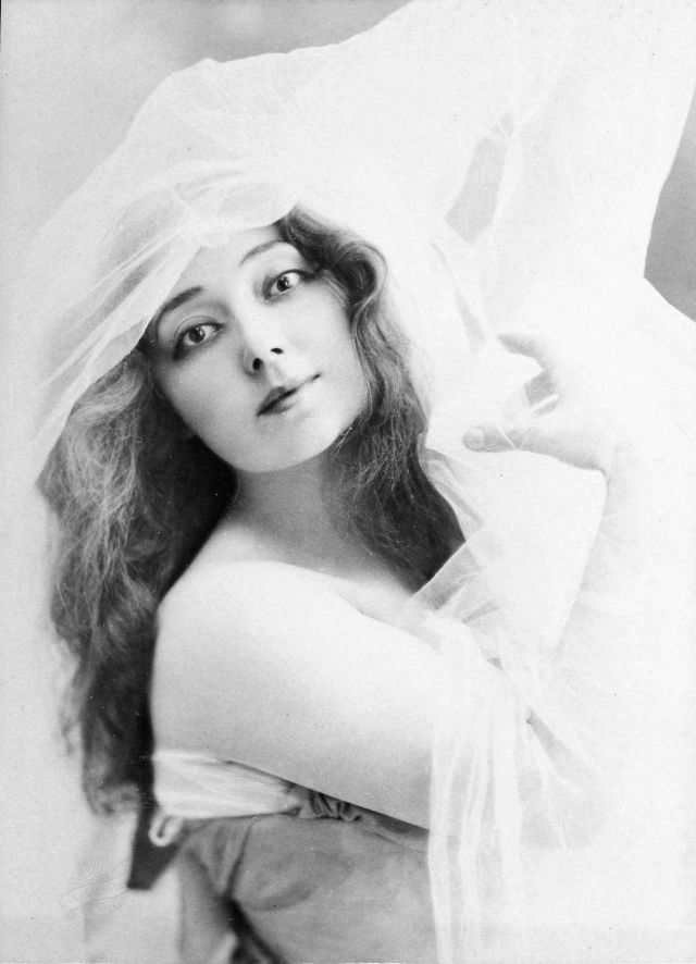 Beautiful Photos of Anna Held in the Late 19th and Early 20th Centuries ...