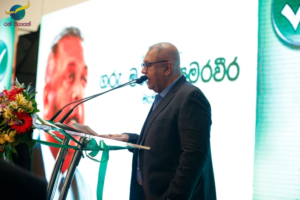 "ඔබ අපේම කෙනෙක් - ඔබ අපට රටක් වටිනවා" කියමින් රන් පියාපත් ඇරඹේ