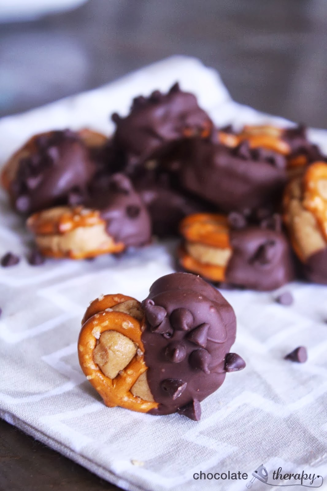 Chocolate Therapy: Chocolate Dipped Peanut Butter Pretzel Sandwiches
