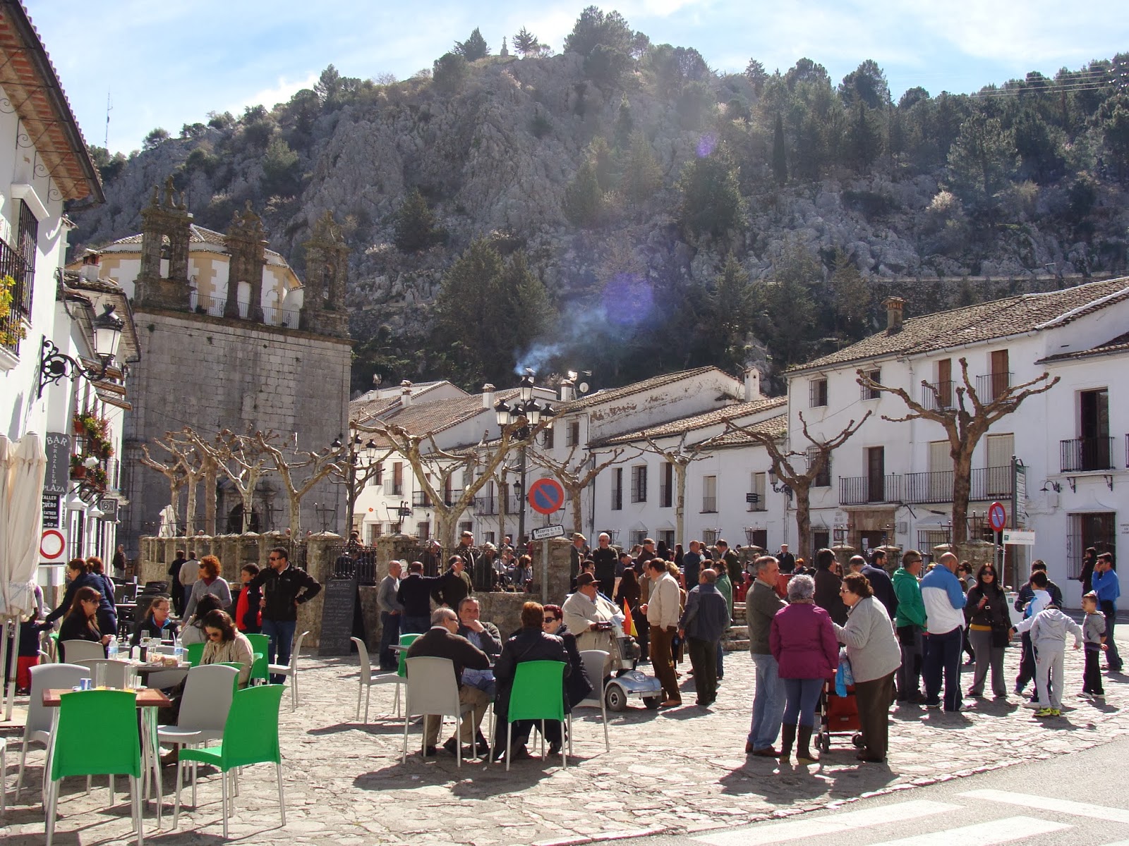 Radio Grazalema: Grazalema acoge a los andaluces de puente. Radio Grazalema: Grazalema acoge a los andaluces de puente.