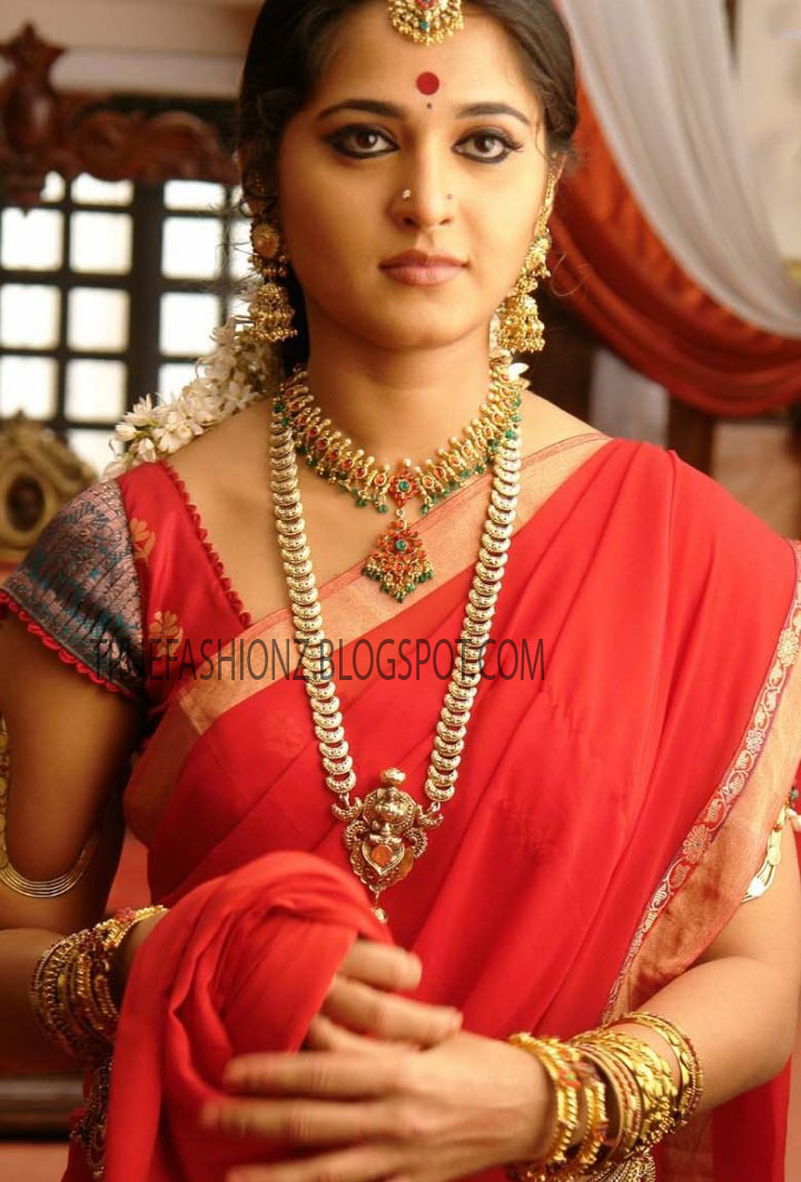 True Fashionz: Anushka Shetty Arundathi Movie Stills_Jejamma