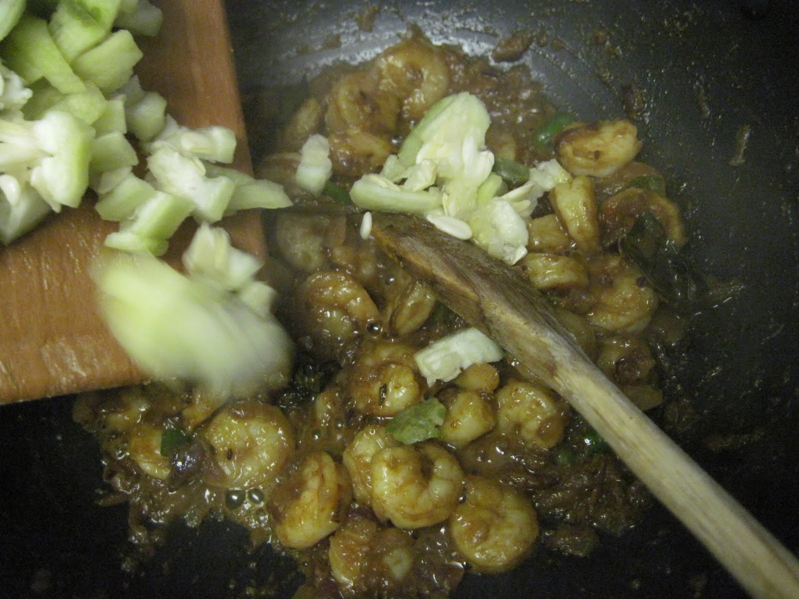 A Food Blog: Beerakaya Royyalu kura (Ridge gourd shrimp curry)