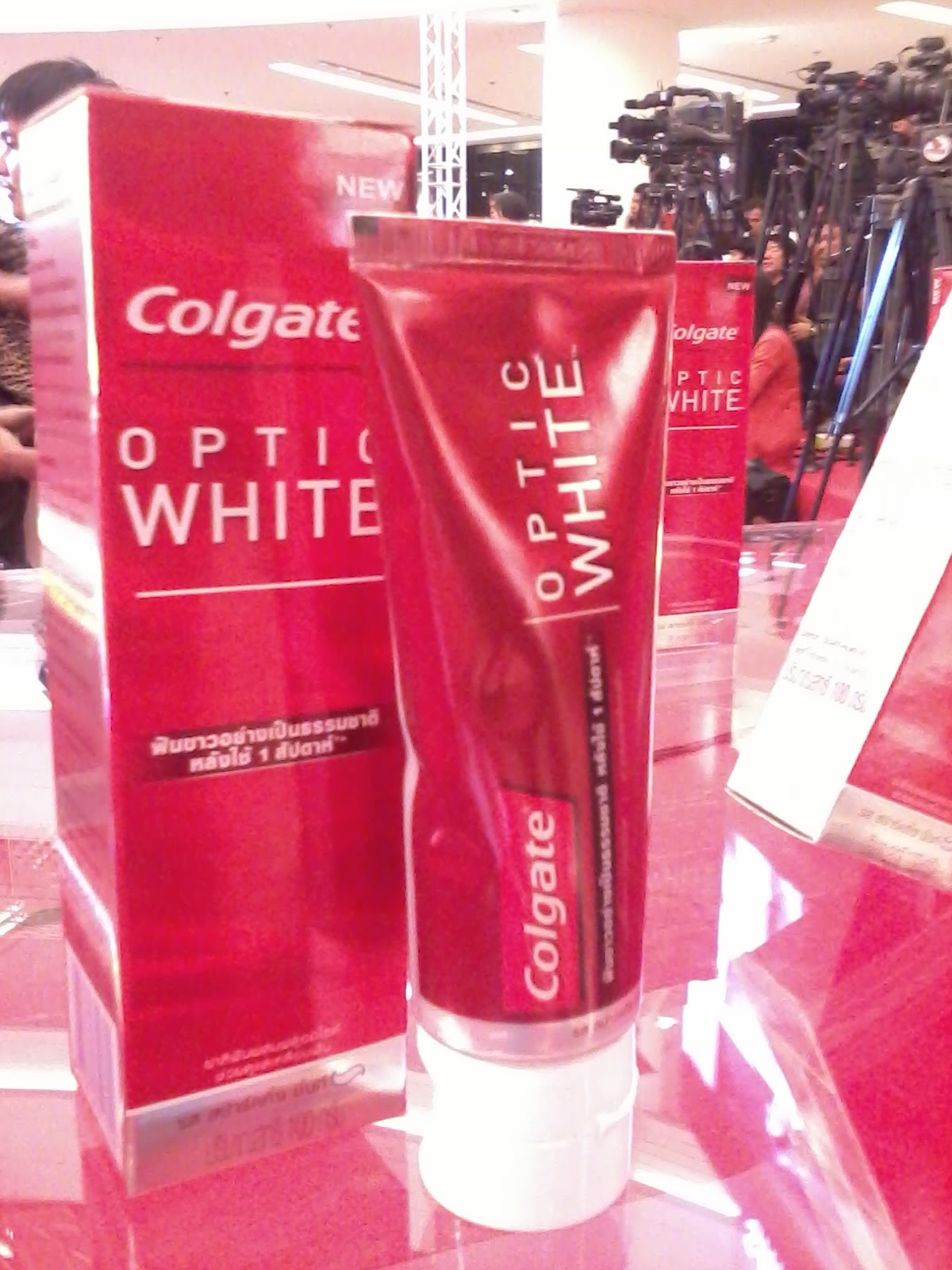 fahchada: ฟันขาวใสกับ Optic White