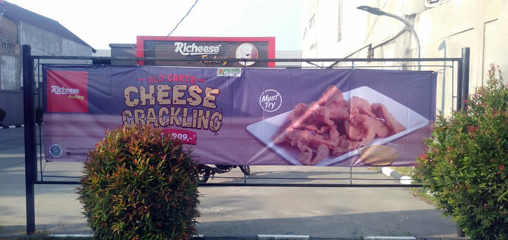 Spanduk Event Promo Cheese Crackling Richeese Factory Semarang