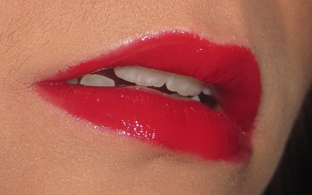 Nikki's Obsessions: MAC Lipstick: Ruby Woo