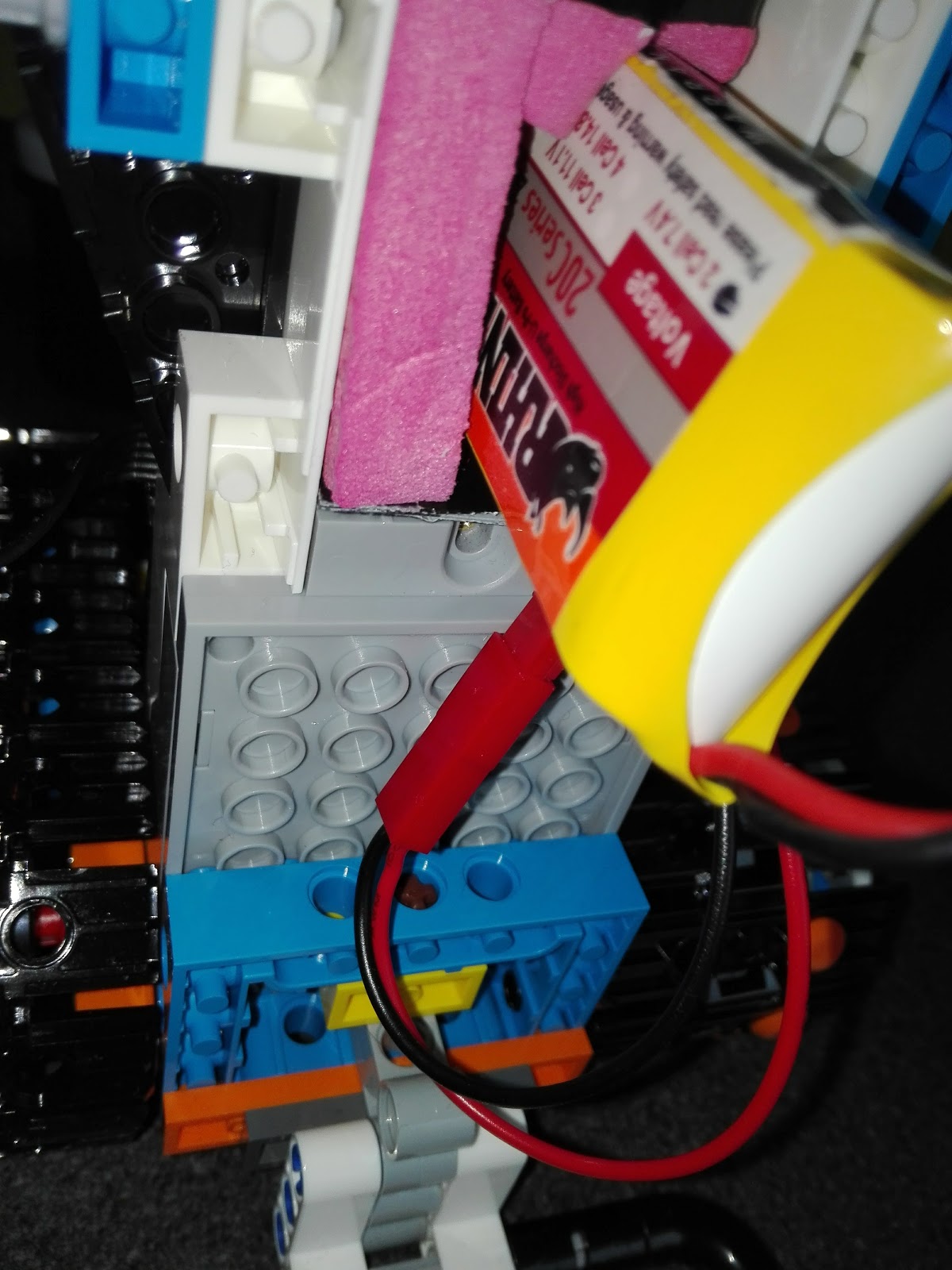 Lego Boost: Eigenen Akku anschließen / Akkulaufzeit verlängern ...