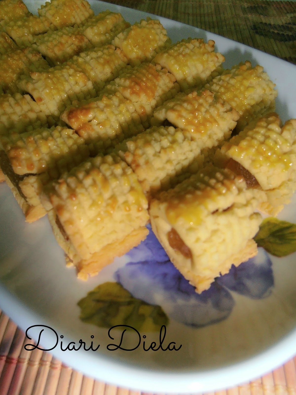 DIARI DIELA: Kuih Tat Nenas Gulung