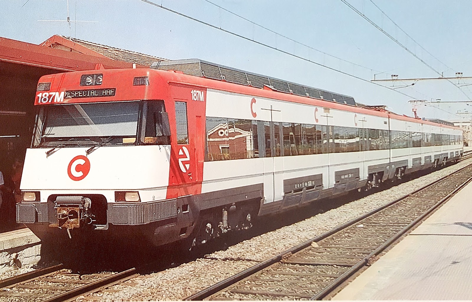 Trenes y tiempos: Las 446 en un nuevo concepto de las cercanías (RENFE ...