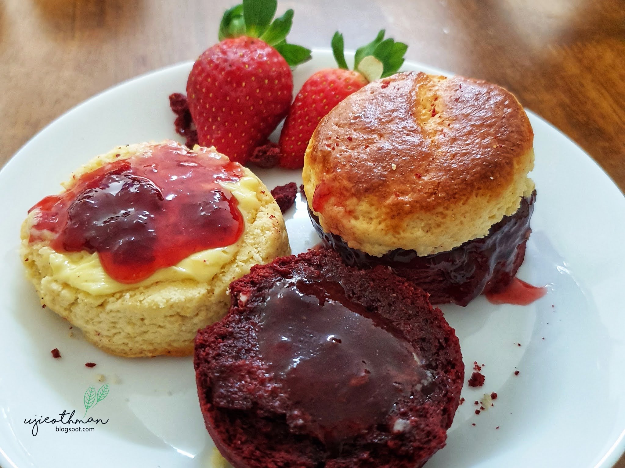 Titian Perjalanan : Scone dan Strawberi Dari Cameron Highlands