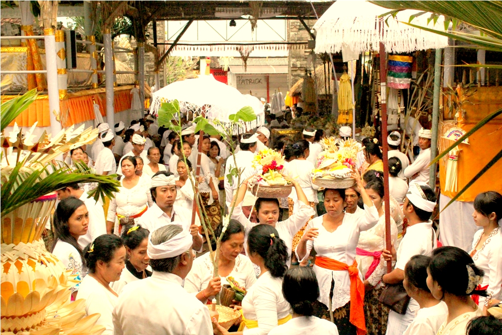 Upacara Pitra Yadnya (Memukur) Menyucikan Roh Leluhur