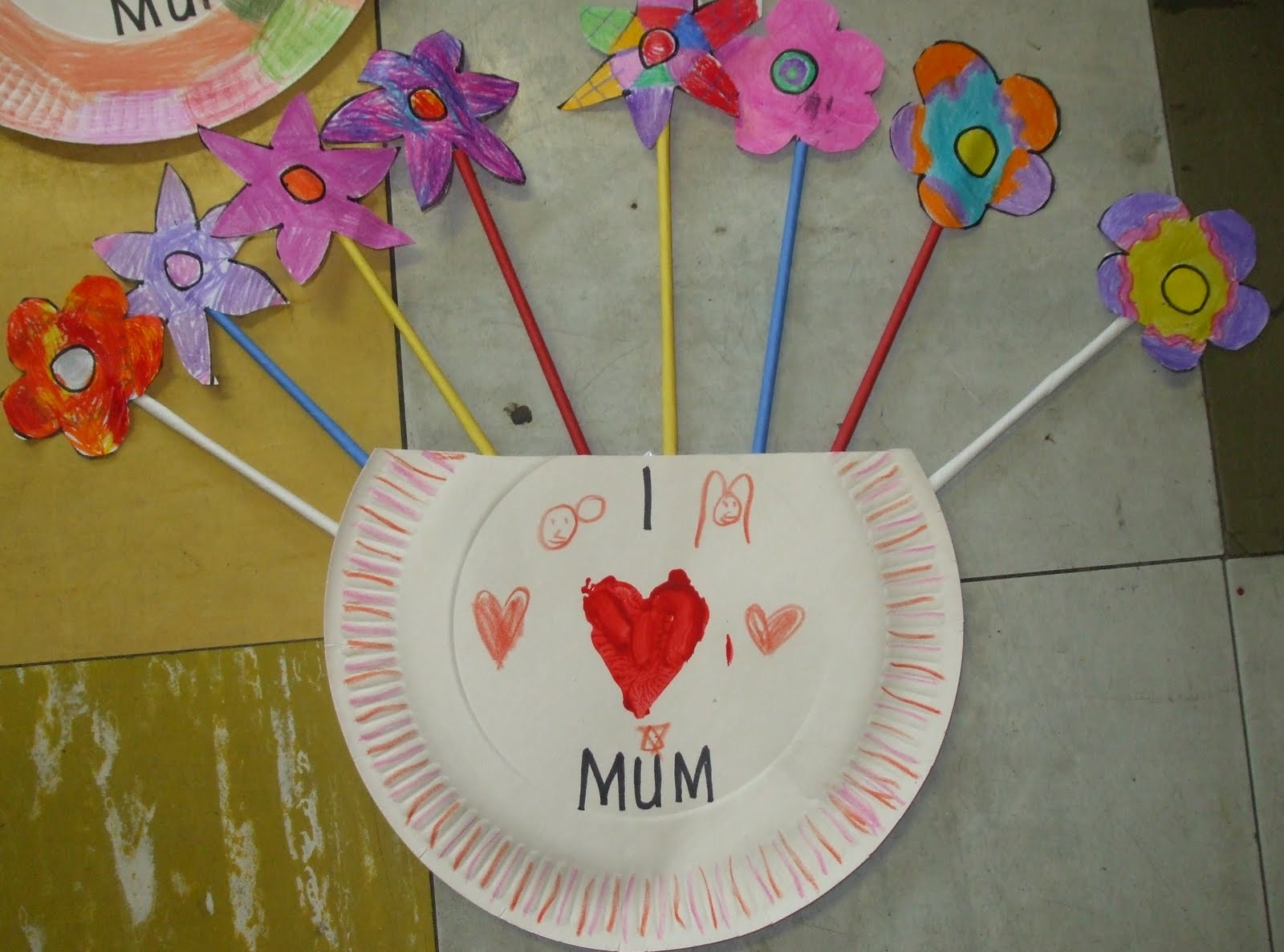 Ms. Flaherty's class - Senior Infants: Mother's Day Art