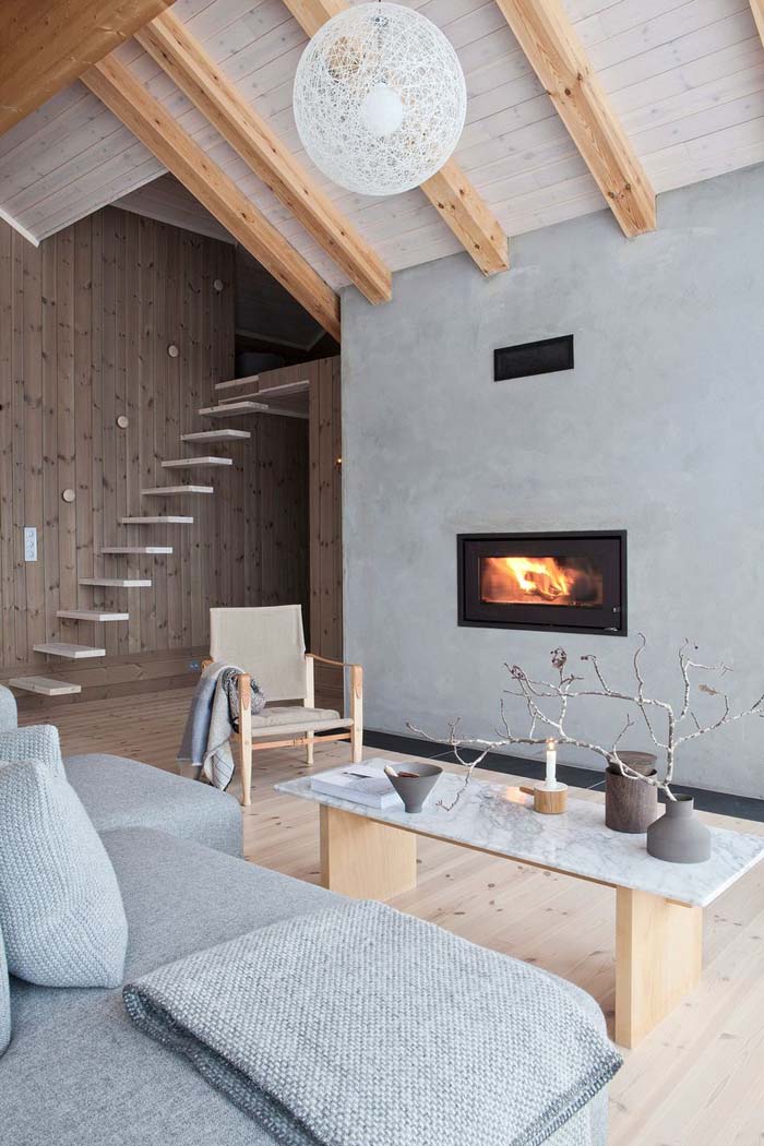 Keltainen talo rannalla: Puu pääosassa