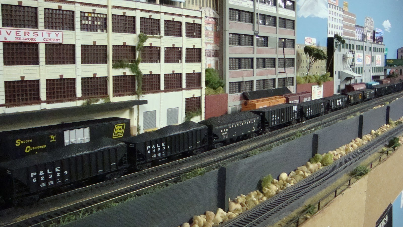 New York Central Train Layout: Penn Central Unit Coal Train UKP-1 Part 1