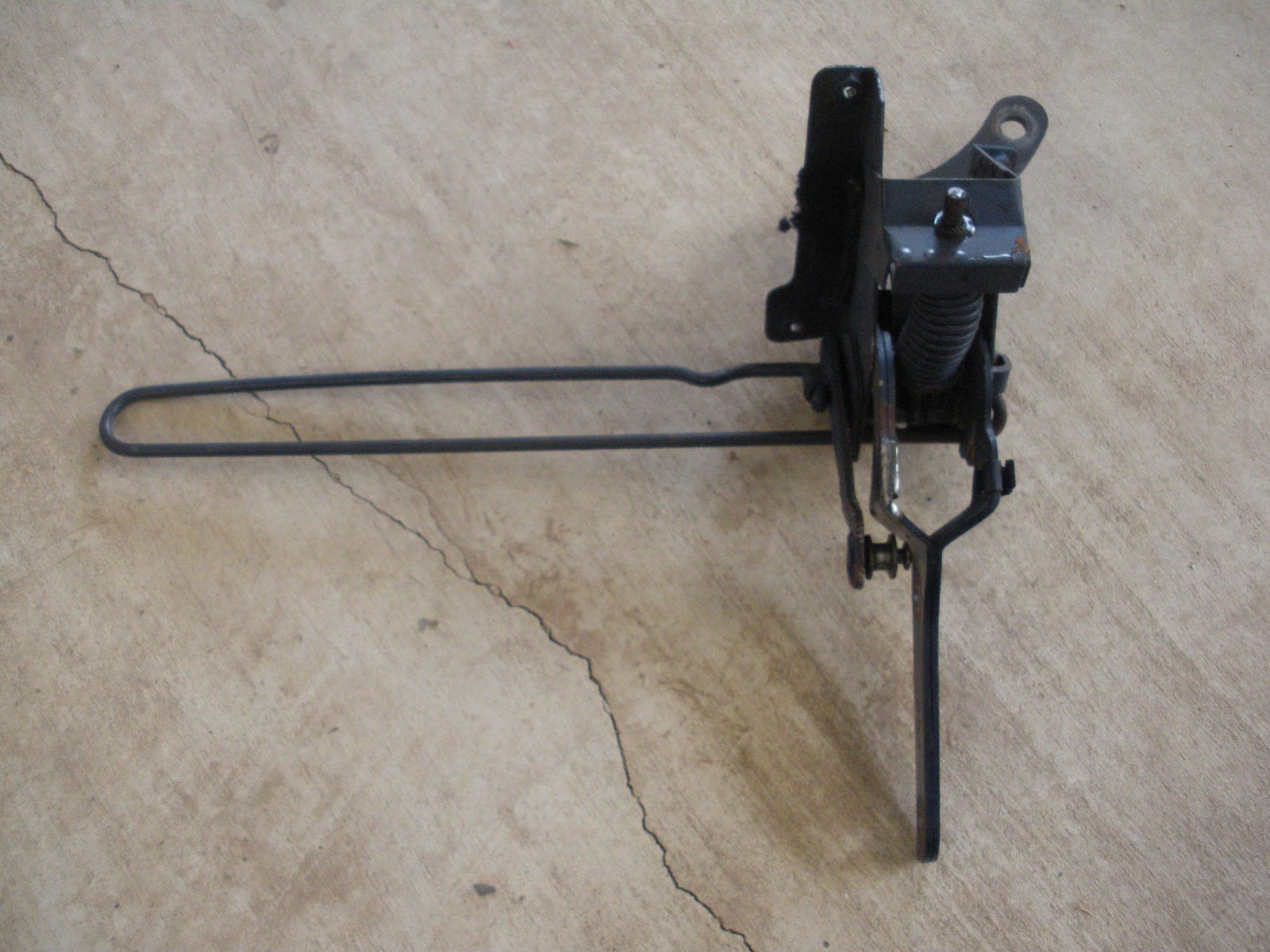 Triumph Stag Project: Boot Hinge Repaired