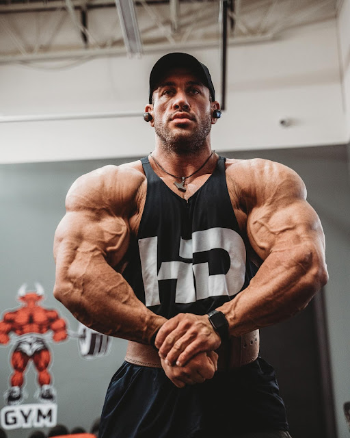 Muscle Lover: Canadian muscle beast - IFBB Pro bodybuilder Antoine ...