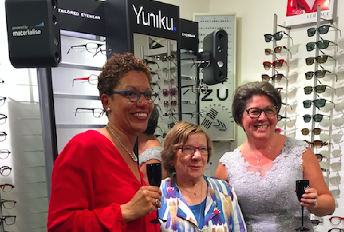 HOYA Lens France: Isabelle Dufourny fête les 30 ans d'Outreau Optique ...