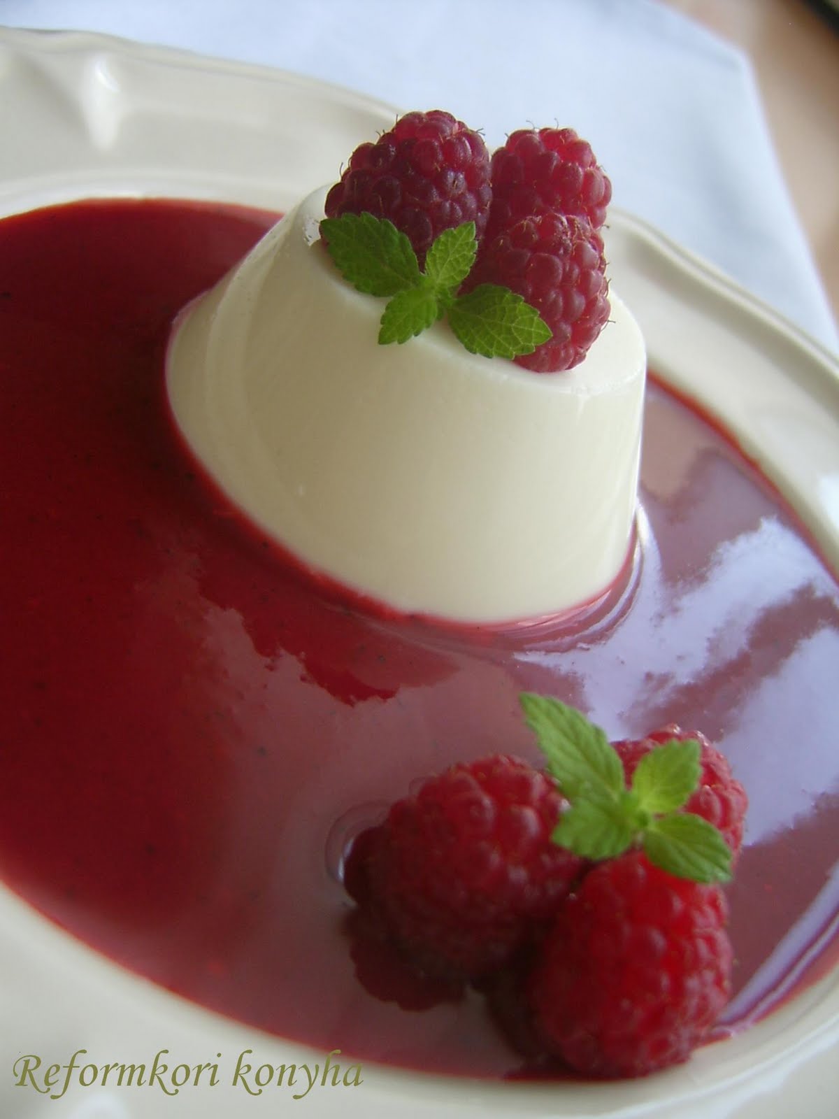 Reformkori konyha: Blancmange málnaöntettel