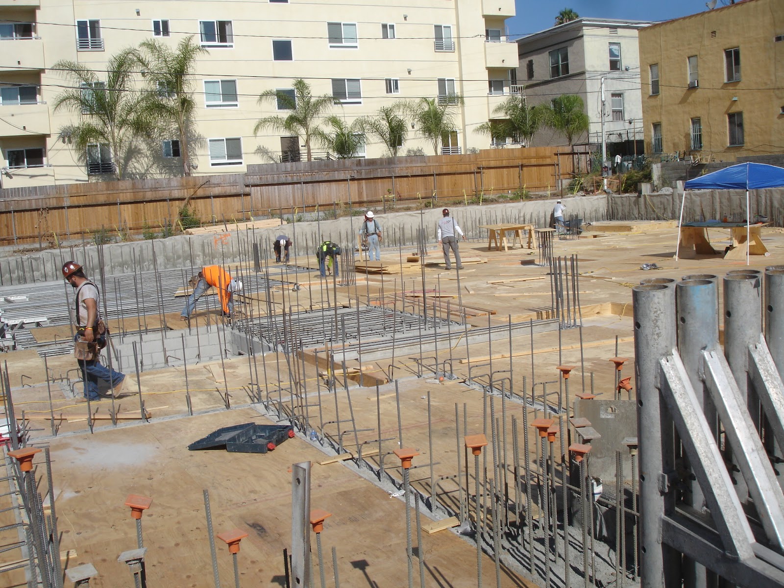 PSL Architects: The Serrano - Concrete deck formwork