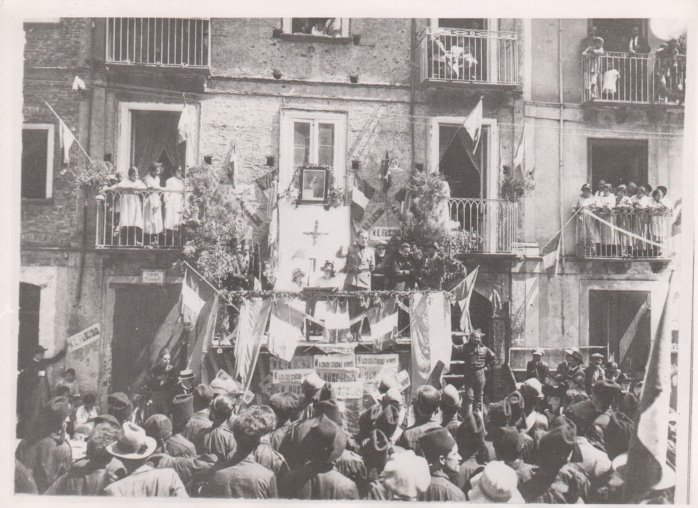 D E L I A N U O V A: FOTO STORICHE : COMIZIO DURANTE IL PERIODO FASCISTA