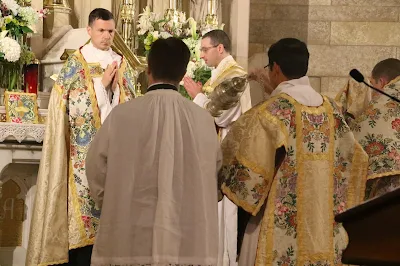 New Liturgical Movement: Photos of FSSP First Mass in Providence, RI