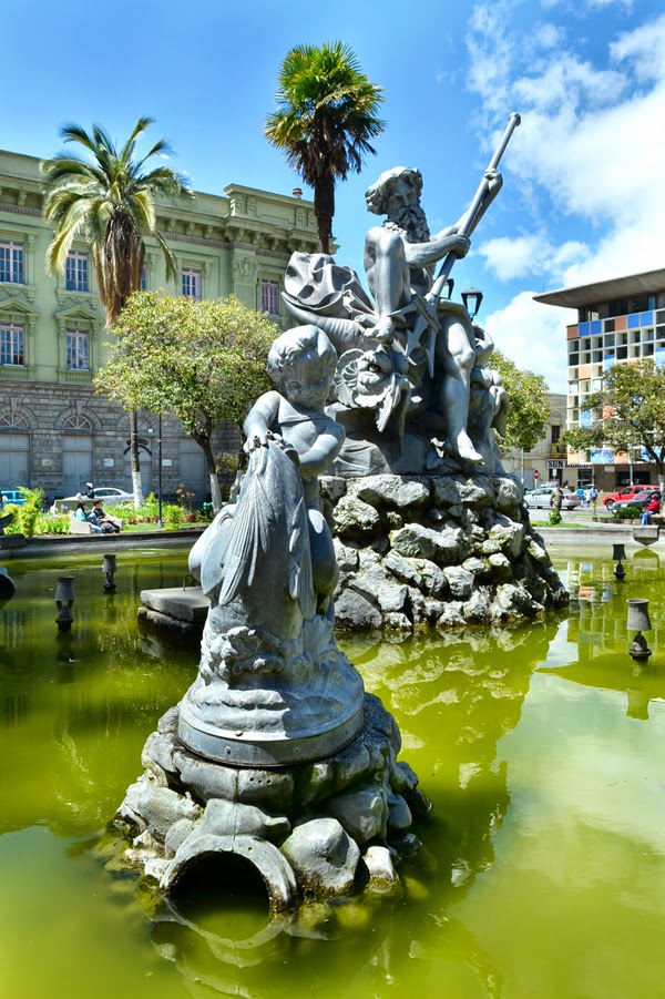PARQUE SUCRE. ~ LOS PARQUES DE RIOBAMBA