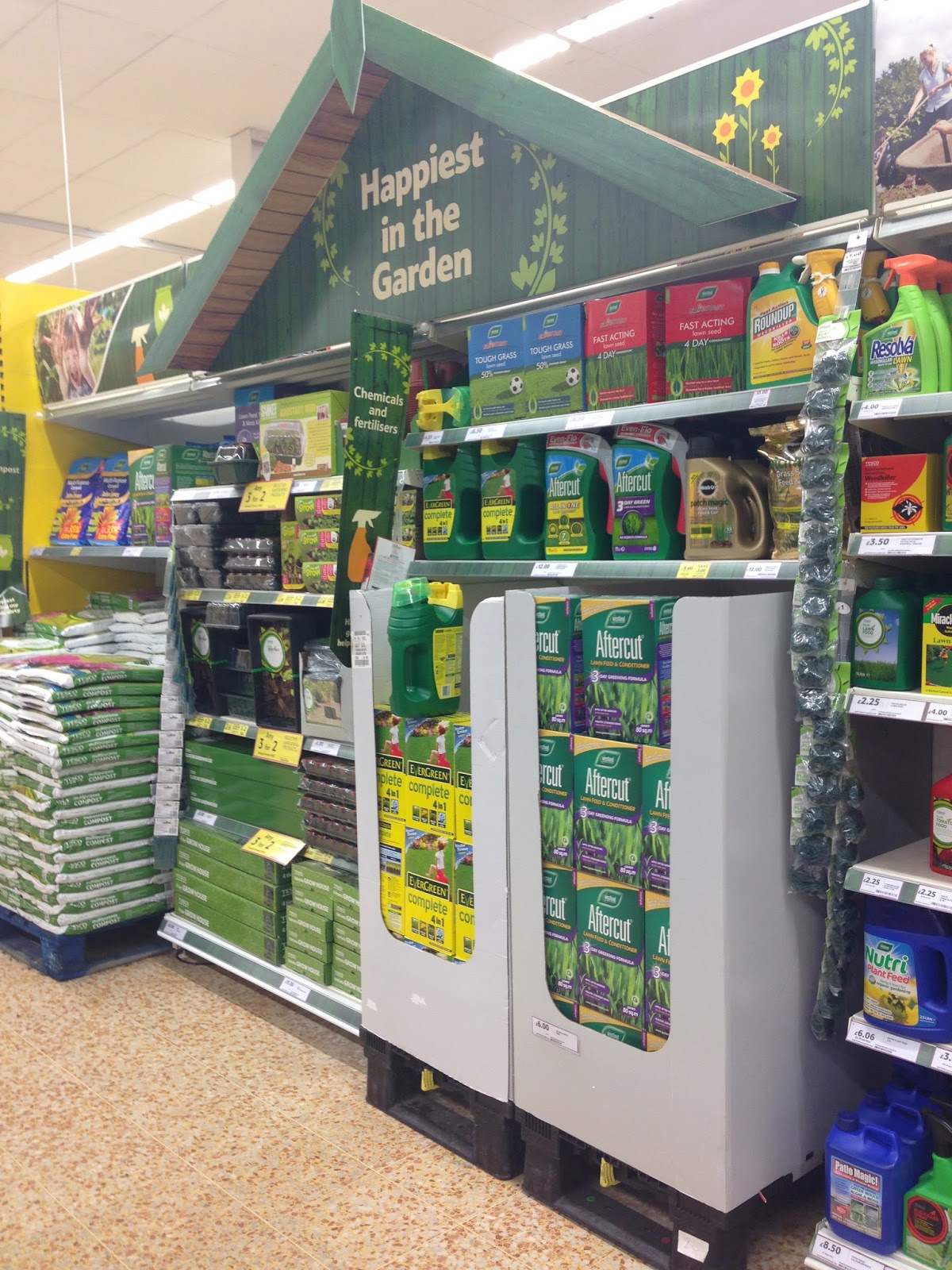 MESH IN-STORE INSPIRATION: Tesco Summer Aisle